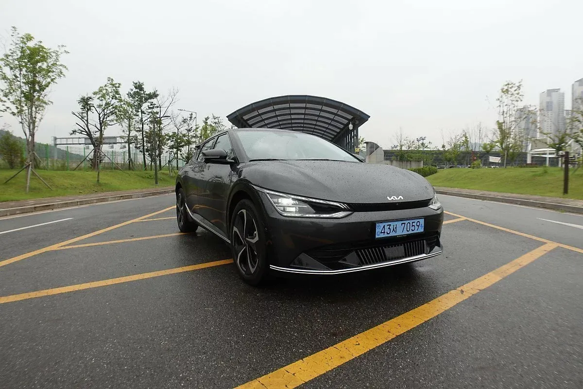 꽉막힌 강남에서 EV6 4WD 전비는? - 네이트뷰