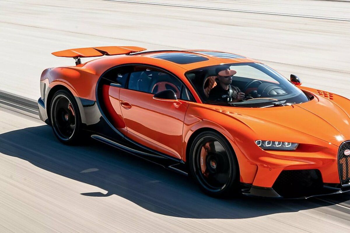 부가티, 시속 400km 장벽 깨기 위해 美 케네디 우주 센터에 18명 오너 초대 - 네이트뷰