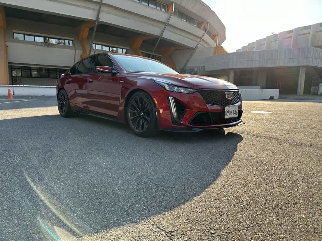 Review of Cadillac CT5-V, an American super sedan competing with BMW M5 ...