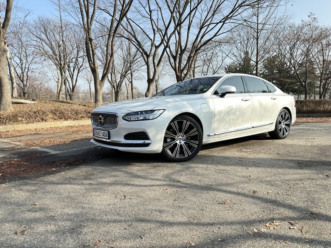 다른 E세그먼트와 경쟁하지 않는 볼보 S90 B5 시승기 - 네이트뷰