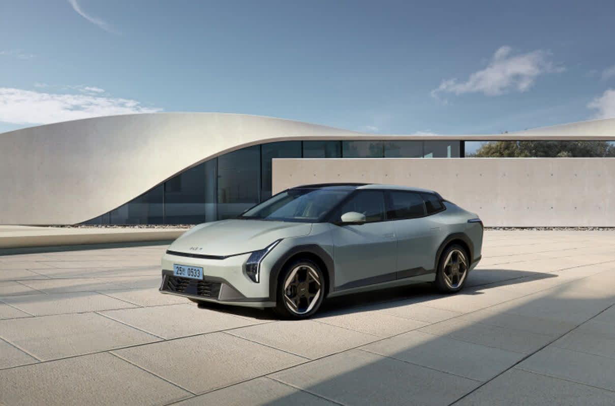 기아, 첫 전동화 세단 'EV4' 계약 돌입···보조금 적용시 3천400만원 - 네이트뷰